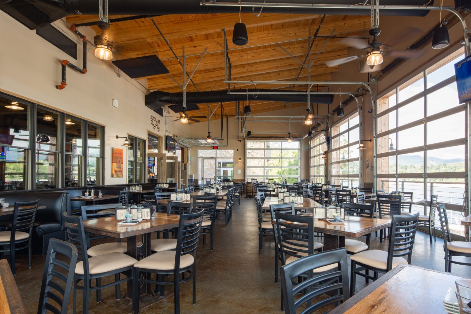 What Is High Top Seating in a Restaurant?